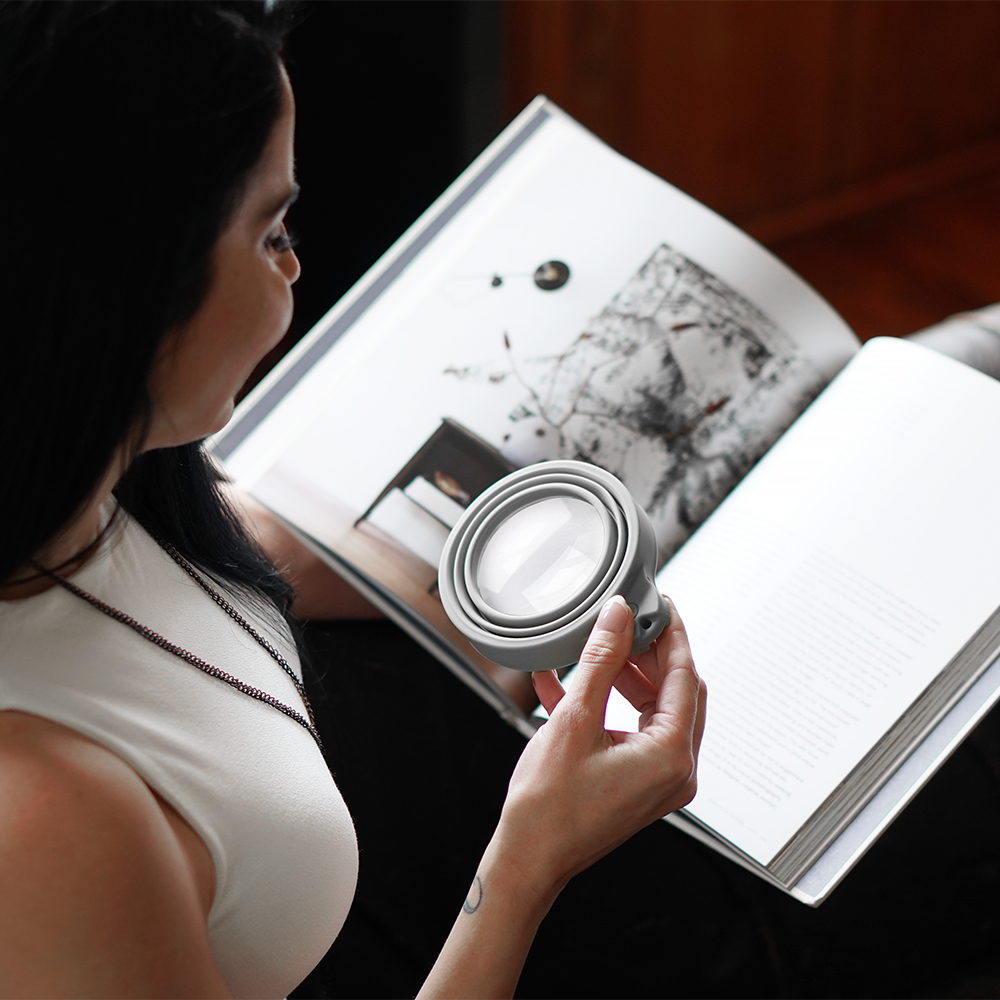 MagniFlex Collapsible 4x Magnifier & Visual Aid with LED Lights ...